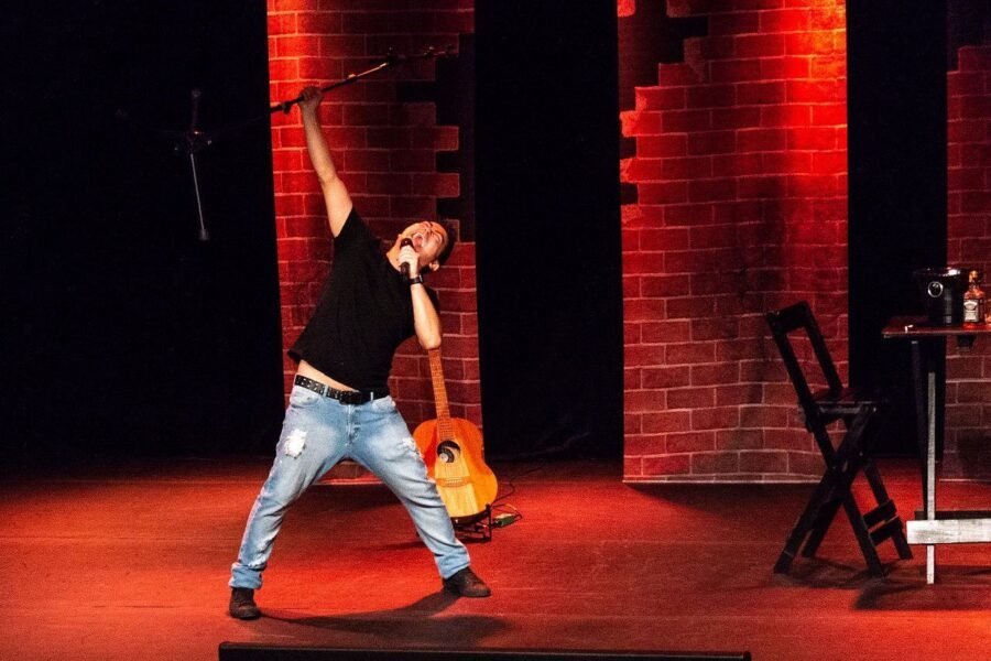 Comediante André Santi fará show em Americana na próxima terça-feira