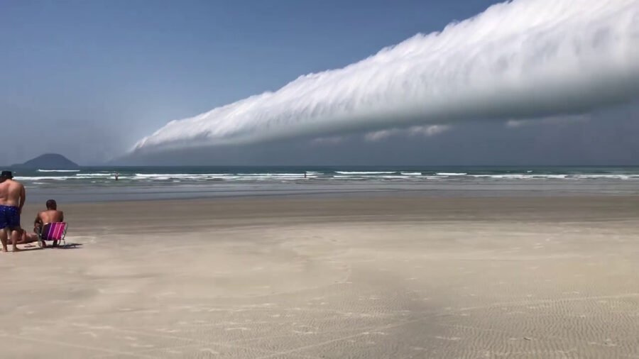 Nuvens em formato de rolo impressionam banhistas no litoral de SP e RJ ...